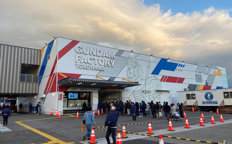 【ガンダムファクトリー横浜】入場チケットのみで何ができる？迫力満点の動くガンダム！場所は山下公園の隣、山下埠頭